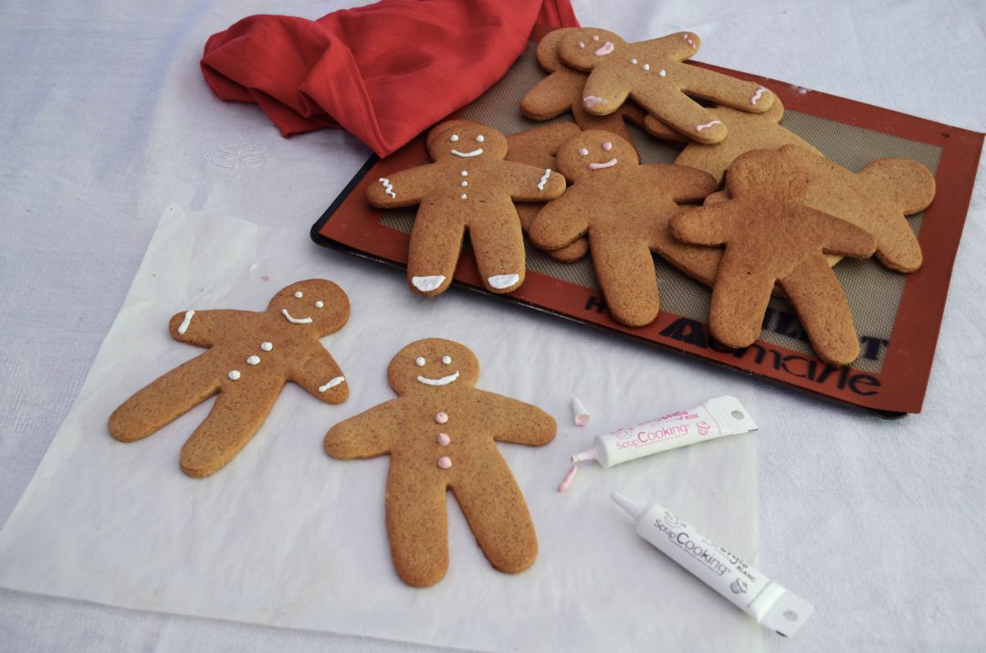 9 décembre: Mes petits bonhommes de pain d'épices - Quand Julie Patisse